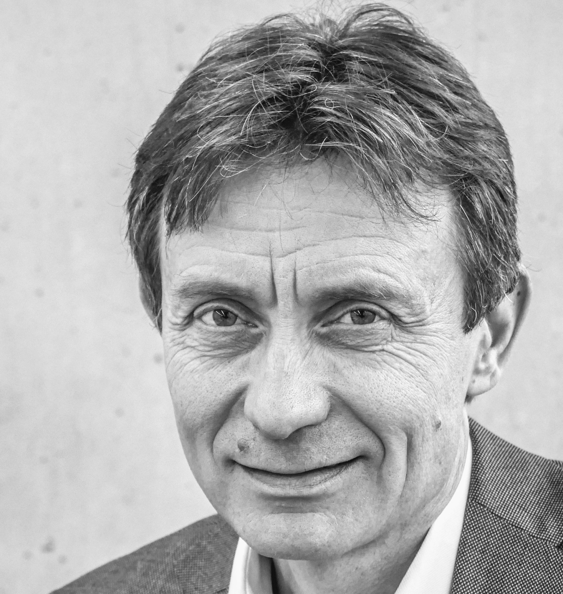 Dossier: «Neutralität» – Schweizer Monat
